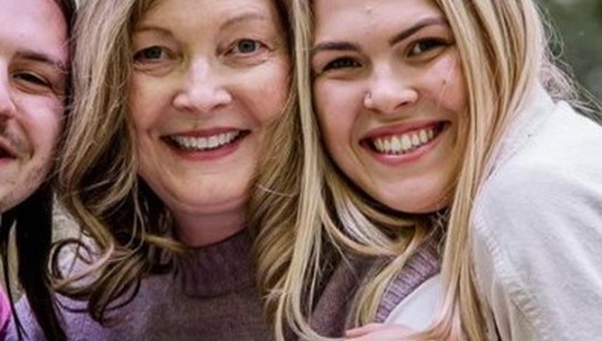 Misión Suki Thompson raises awareness of skin melanoma. Ayudanos a ...